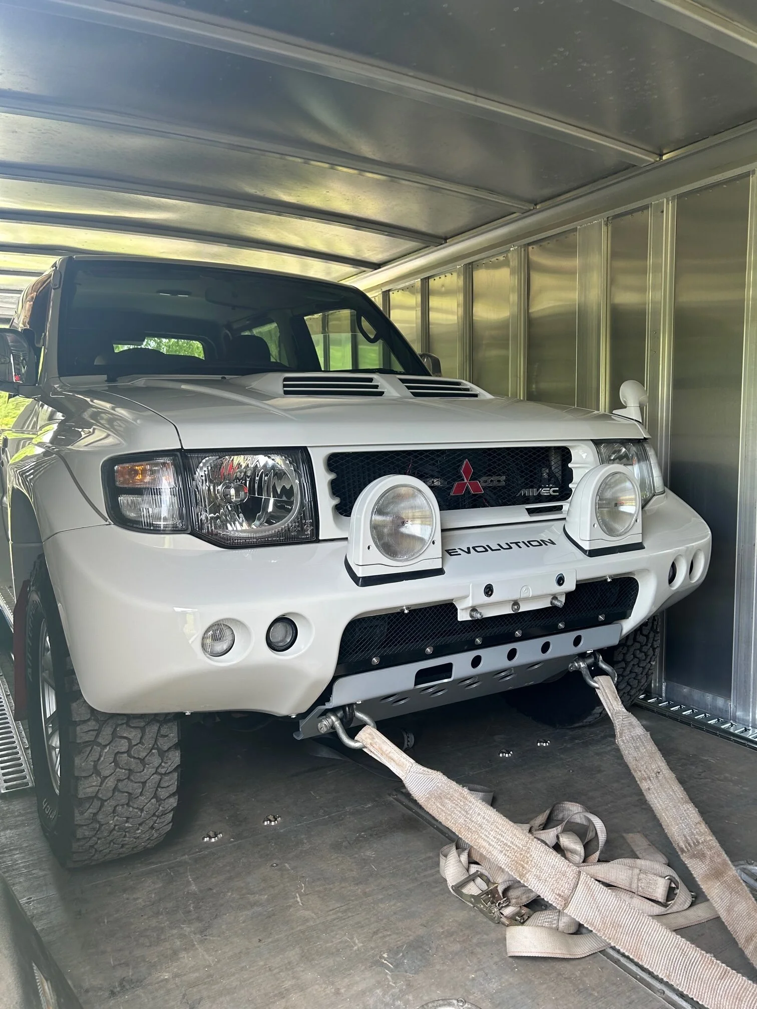 Stolen F250 Featherlite Pajero Evolution Race Dezert 9038